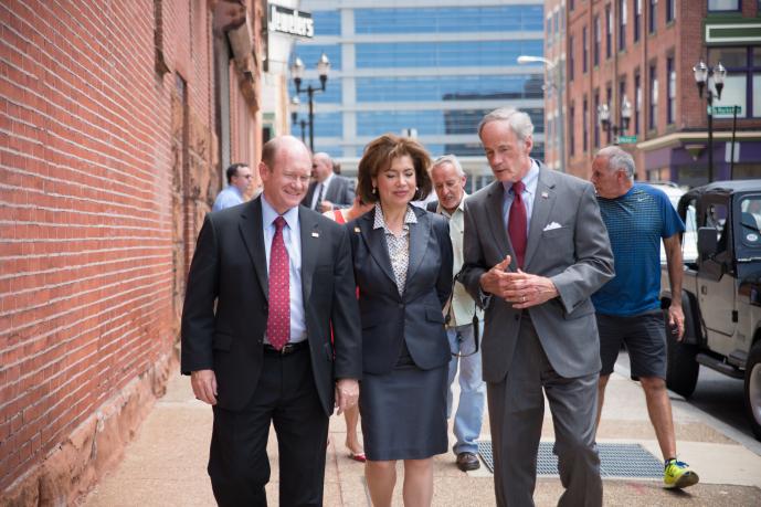 Sen. Coons welcomes SBA Director Maria Contreas-Sweet to Wilmington